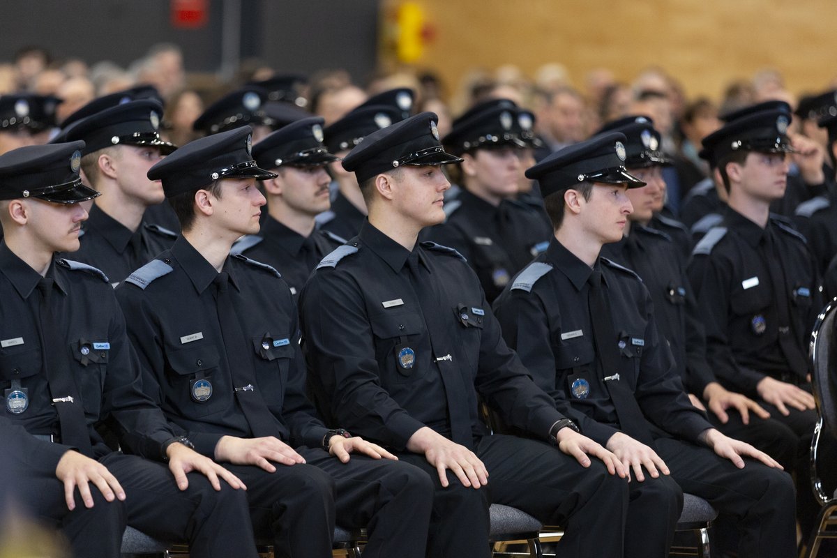 Félicitations aux diplômés des 241e et 249e promotions! — ENPQ